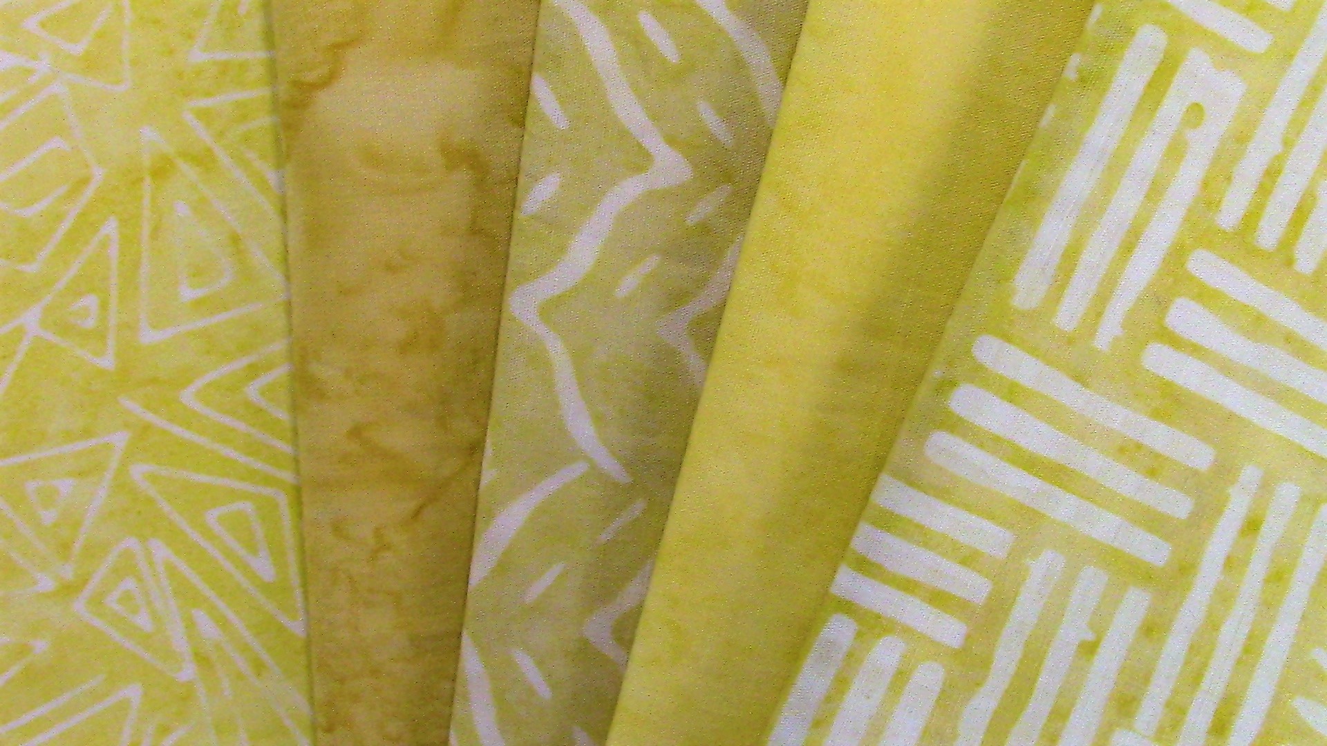 5 Fat Quarters – Batik Lemon (4381) « Darlene Michaud